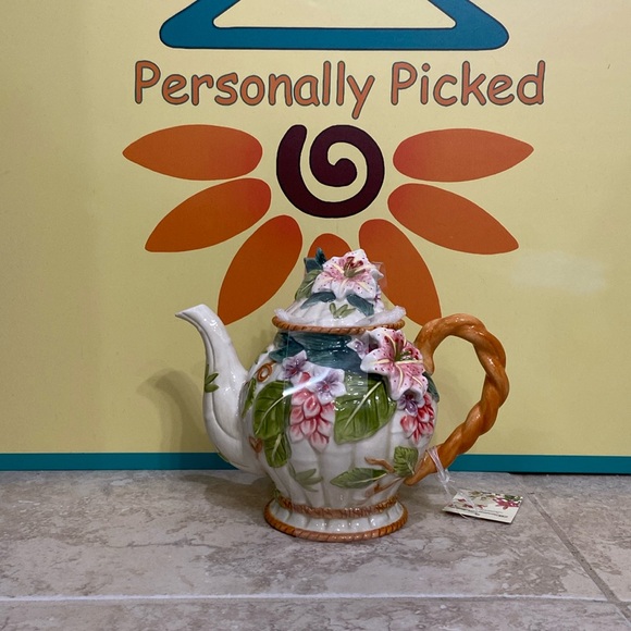 Corner Ruby | Kitchen | Corner Ruby Hibiscus Teapot | Poshmark